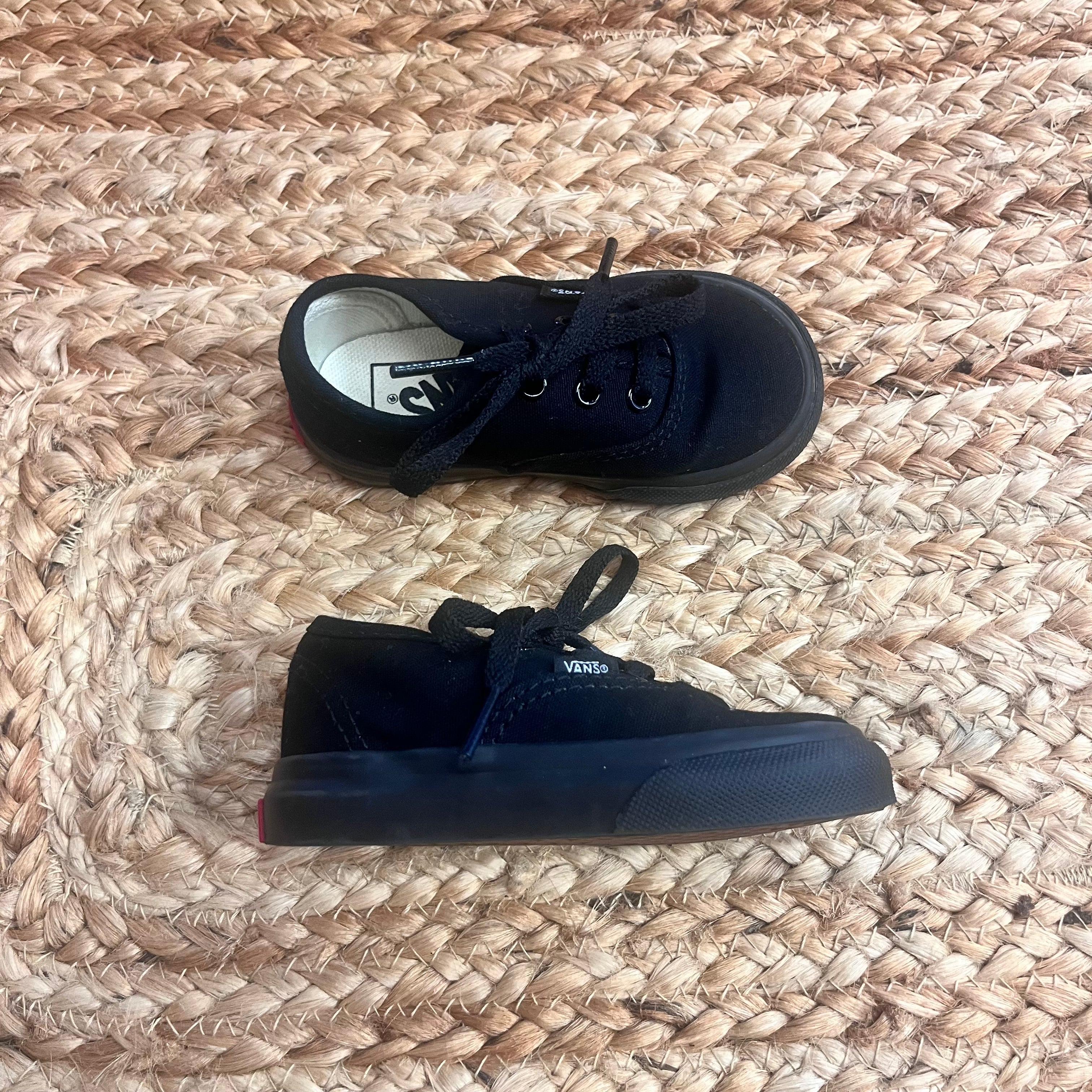 Black Lace Skate Shoes – Little Bird